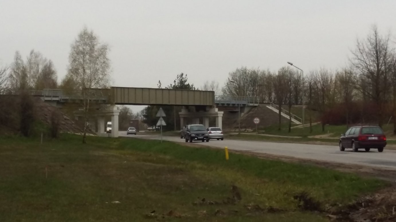 Geležinkelio viadukas kaip rakštis: rekonstruoti reikia, o pinigų nėra ...